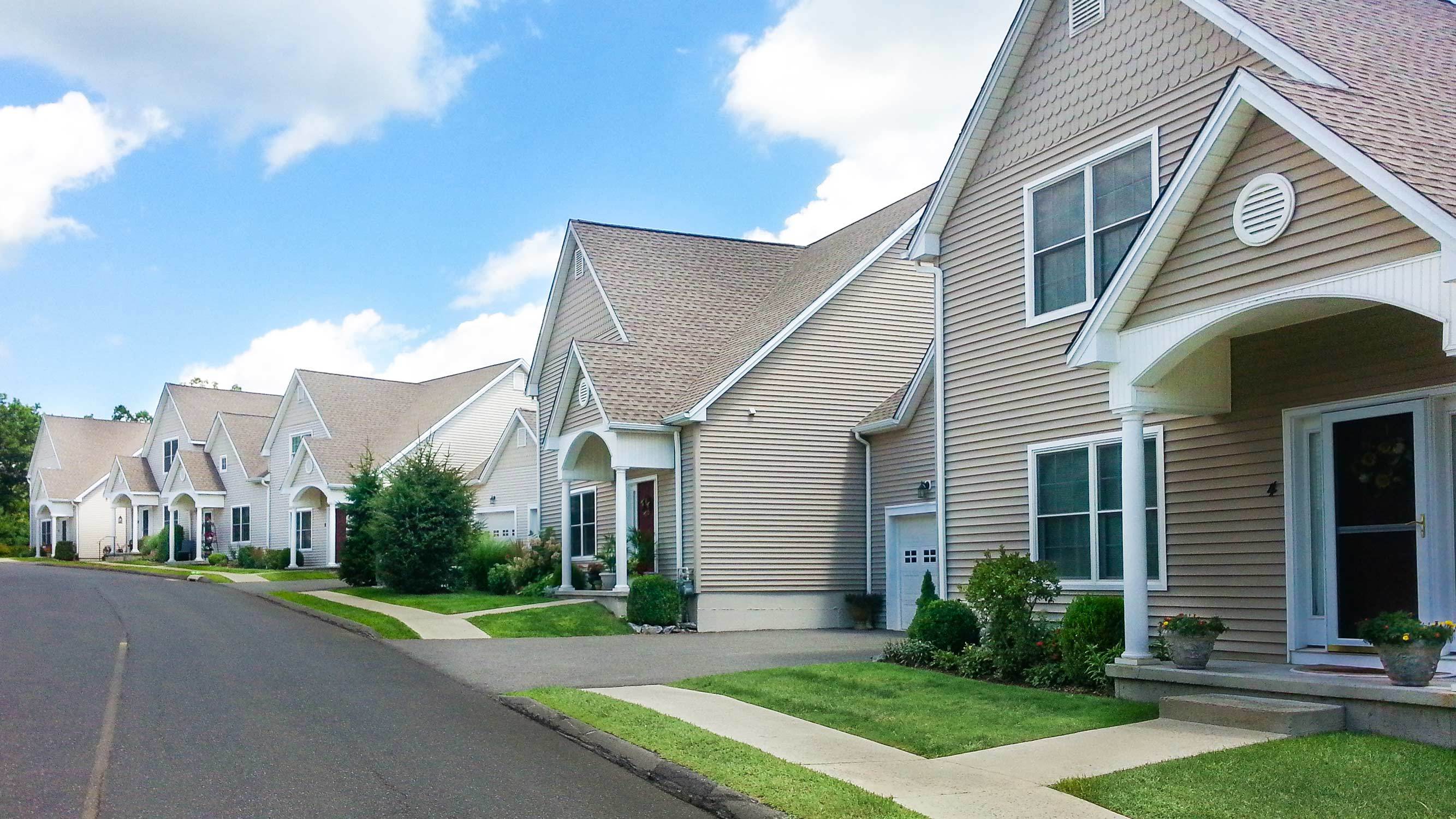 Dunham Pond New Fairfield CT Condos For Sale Find Buy Best Homes dunham-pond-new-fairfield-ct-condos-for-sale-find-buy-best-homes